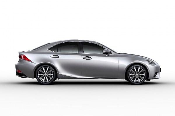 Lexus IS300h 香港規格、價錢、牌費及介紹文 - DCFever.com