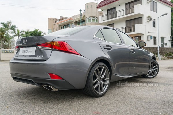 Lexus IS200t 香港規格、價錢、牌費及介紹文 - DCFever.com