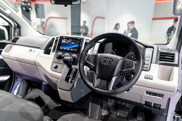 Toyota Hiace Luxury（Automatic） 香港規格、價錢、牌費及介紹文 - DCFever.com